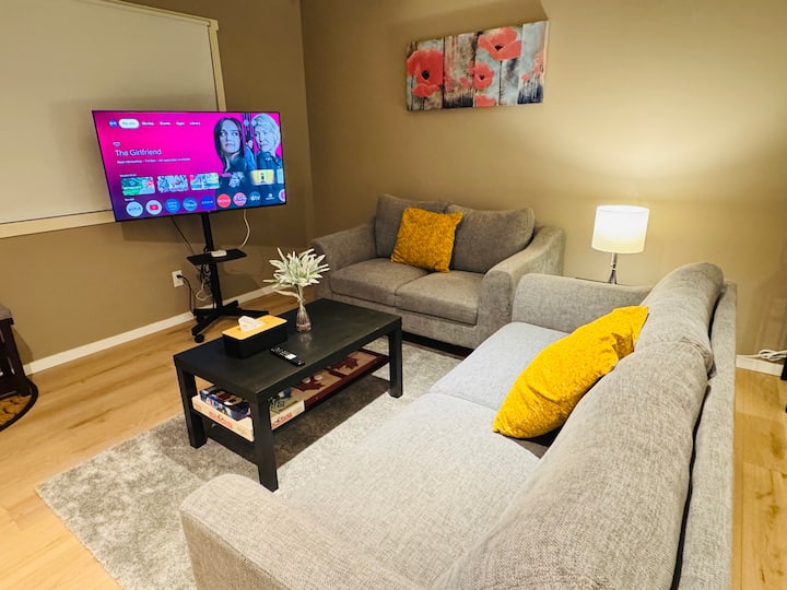 Cozy Walkout 2br Suite · Quiet Chaparral Stay - Calgary