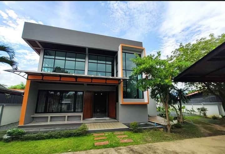 Louis Poolvilla - Chiang Mai