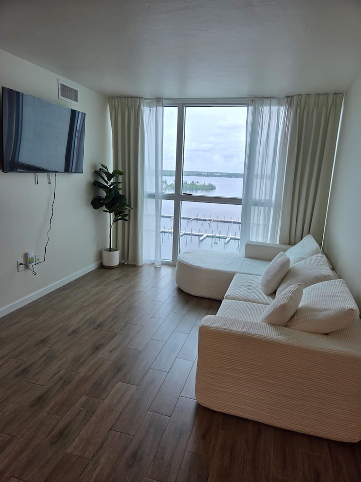 Relax, Recharge, And Enjoy The View At Luna Vista - Fort Myers, FL