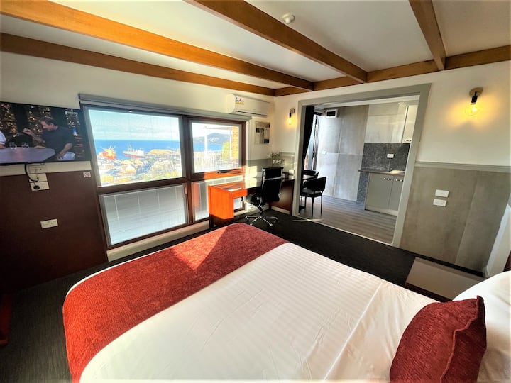 Comfortable Unique Accommodation With Kitchen - Burnie