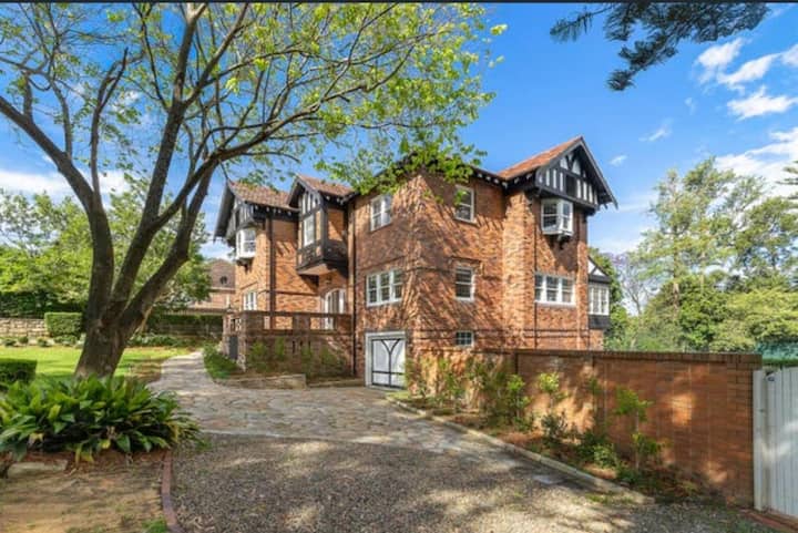 Spacious Family Retreat In Leafy Pymble - 혼즈비