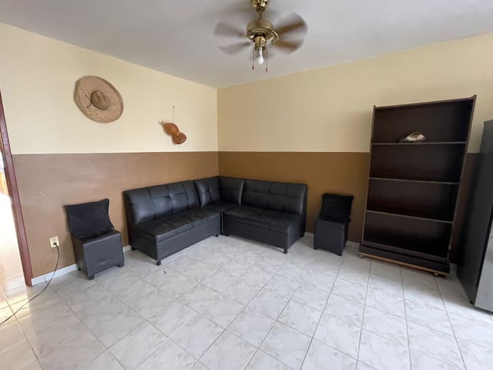 Vive León Como En Casa, Amplia Y Acogedora Factura - León