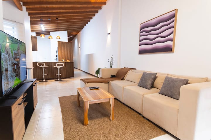 Laureles Central Home | Spacious, Bright & Parking - Medellín