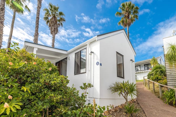 Accessible Seaview Chalet 3 - Waiheke Island