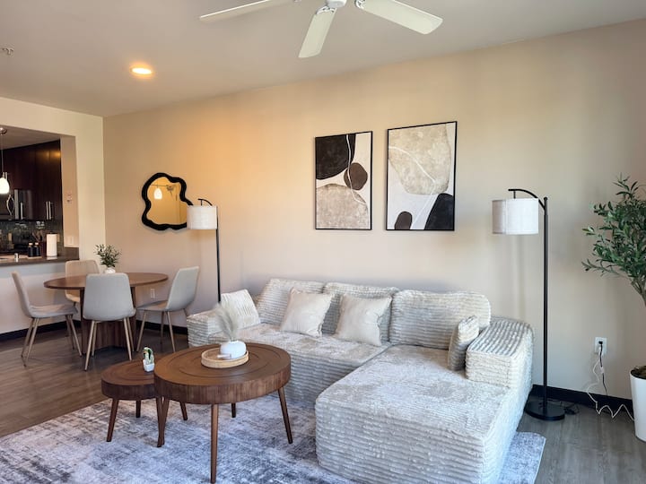 Dream Home, Near Universal,pool,gym,free Parking - West Hollywood, CA