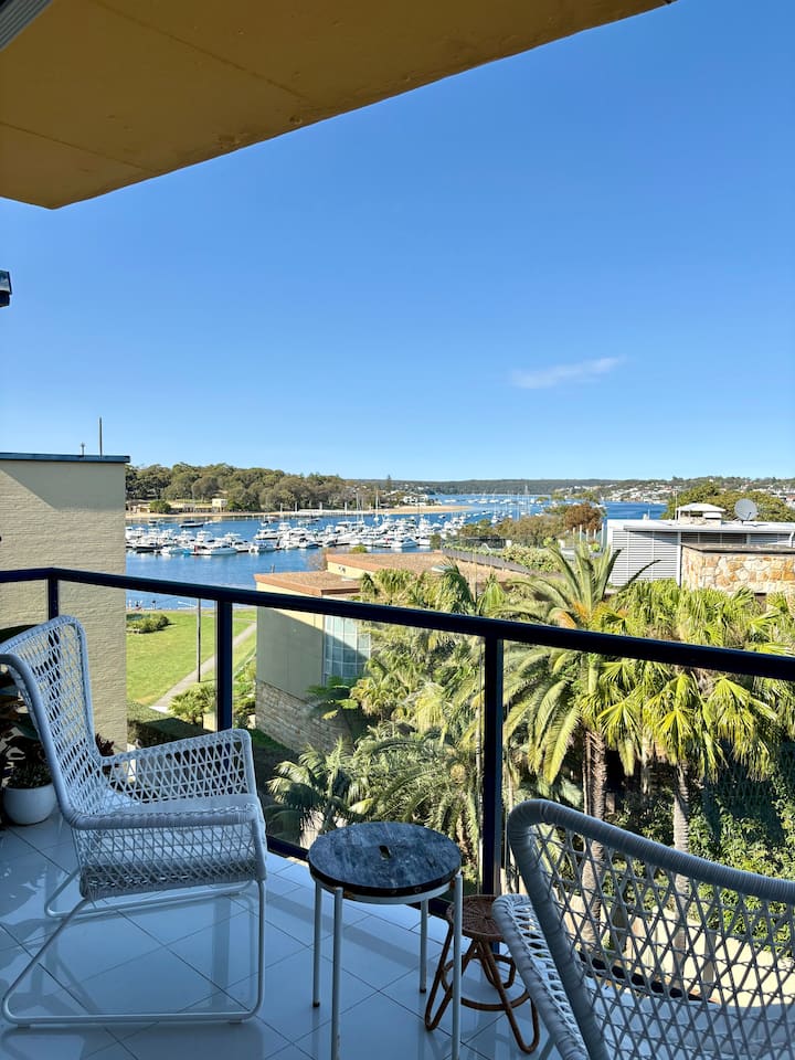 Stunning Renovated Apartment - Views, Free Parking - Bundeena