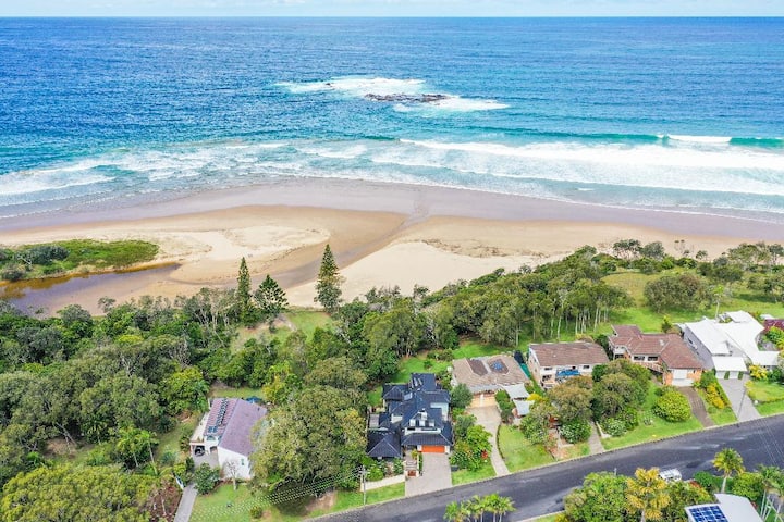 Absolute Beach Front Pet Friendly 2 Bedroom Apt - Arrawarra