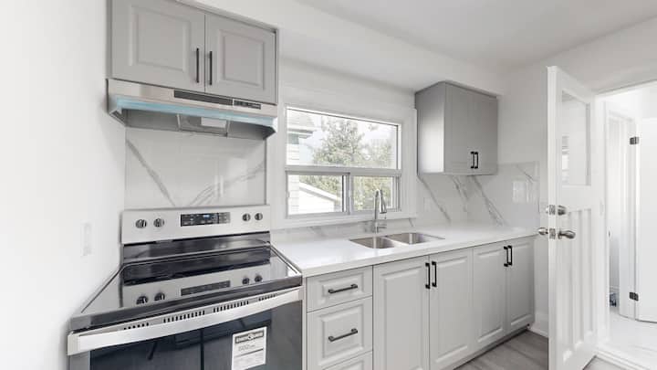 Bright & Spacious House In Oshawa - Oshawa