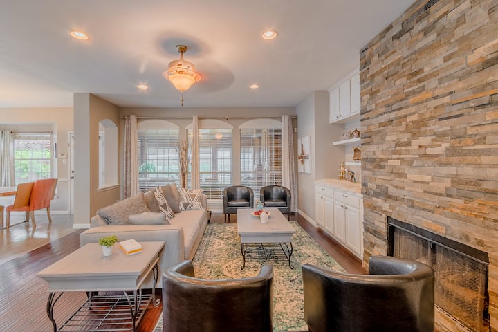 The Family Retreat – Pool, Play & Plenty Of Space - The Colony, TX