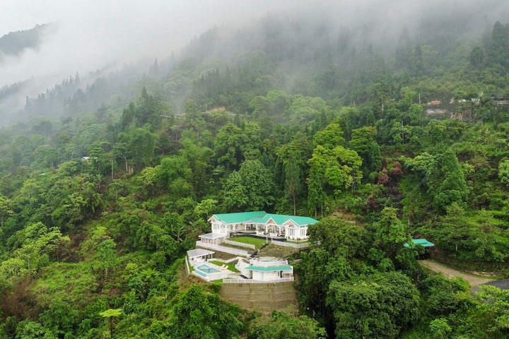 5bhk Villa W/scenic View + Pool + Lawn @ Kalimpong - Lava