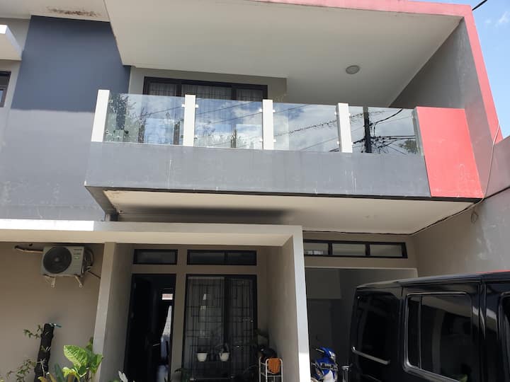Rumah Nyaman Di Kota Sukabumi, Disewakan. - Sukabumi