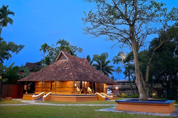 Homestay In Alappuzha -Illam  Wood House - Alappuzha