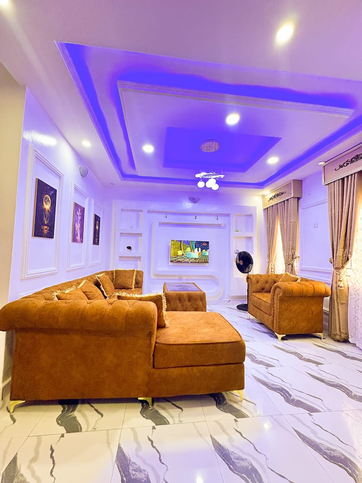 Elegant & Charming Sanctuary - The Paletinos U4 - Nigeria