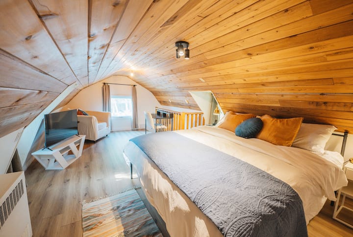 Frame Lake Fox Den | Cozy Downtown Suite - Great Slave Lake