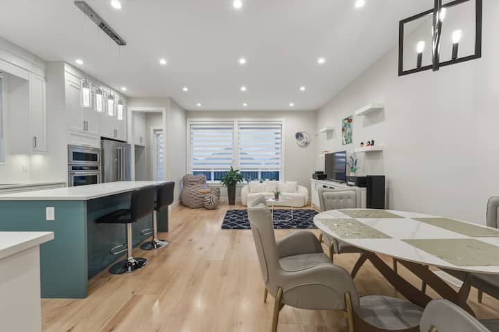 Modern 3br 3.5ba Family Home In South Surrey - White Rock
