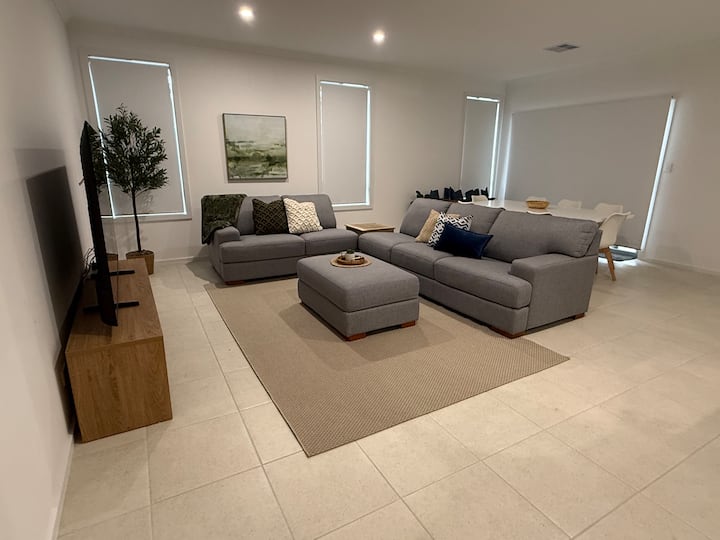 Modern Barossa Estate Haven | Theatre & Fire Pit - Greenock