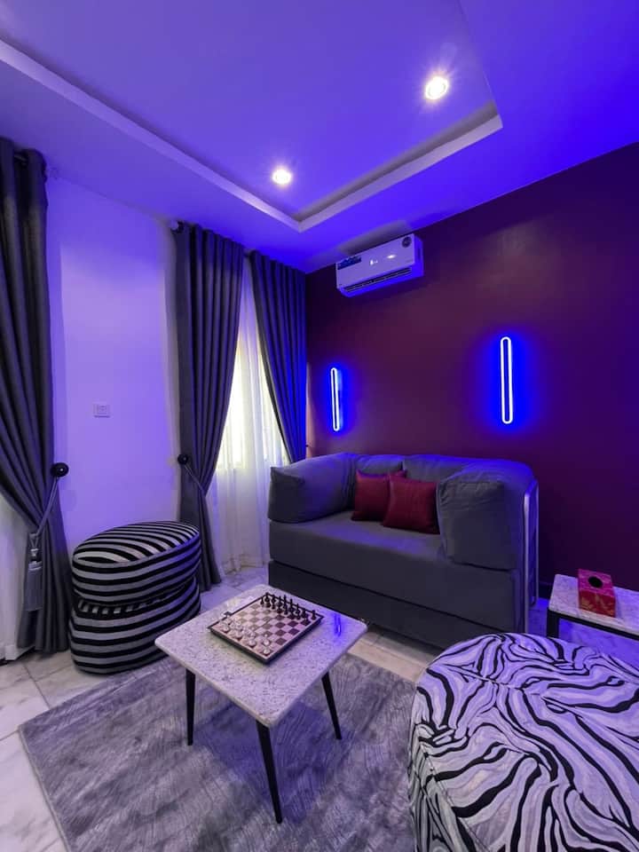 Axis Suites Wuse 2 • 4bed •Wifi • Solar Inverter - Abuja