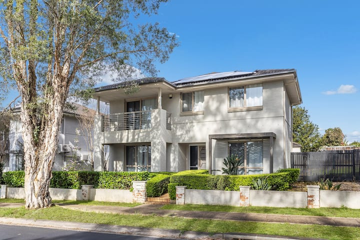 Serene Stanhope Gardens Getaway – 3br + 2.5 Bath - Blacktown