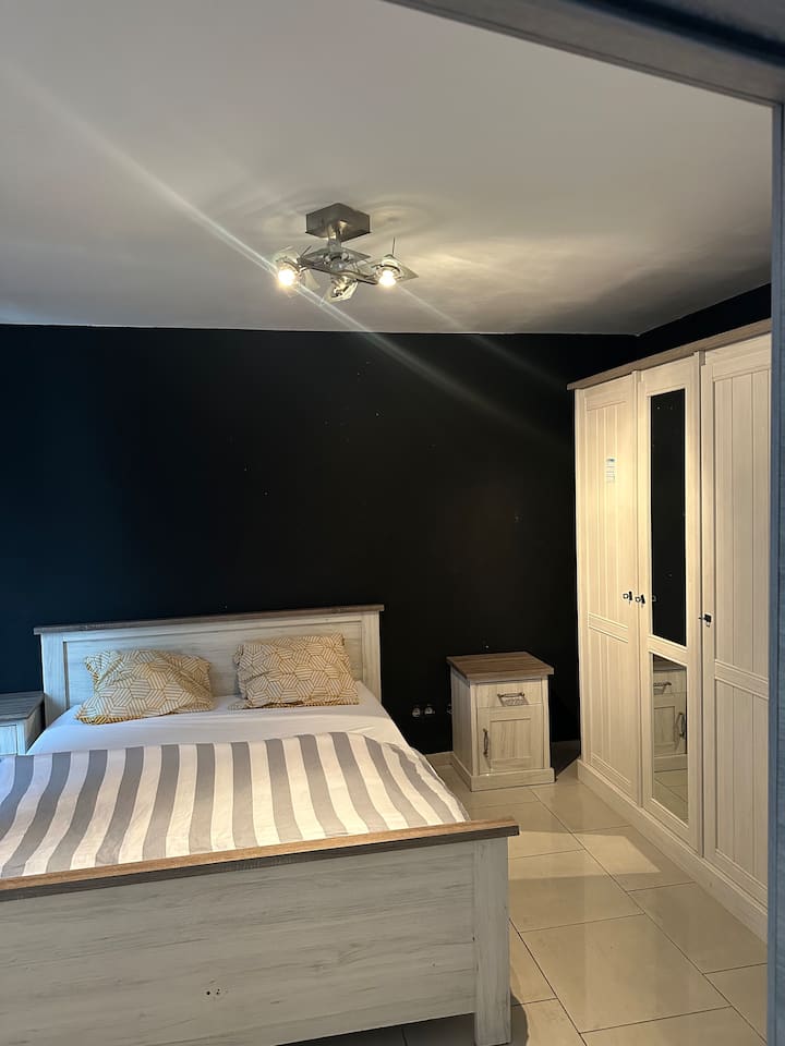 Chambre Privée & Lumineuse-terrasse & Jacuzzi - Mons