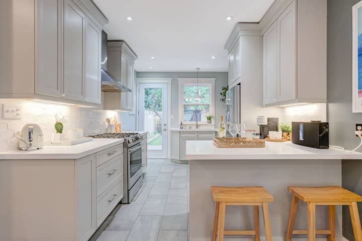 Charming Beaches Home | Steps From Woodbine Beach - Toronto