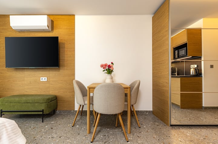 Downtown Modern Studio With Balcony - Filibe