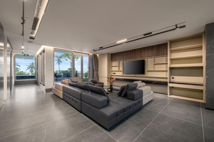 Modern Beachfront 6br Villa W/pool & Sea View - Da Nang, Province, Vietnam