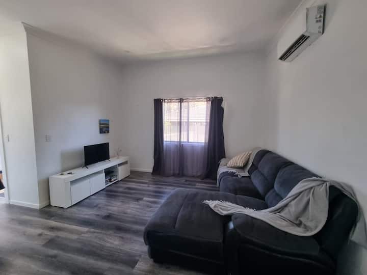 Great Location Close To Shops, Clubs And Beaches. - Central Coast