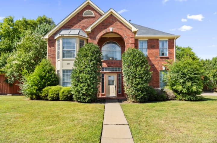 Luxe Family Retreat | 4br Oasis W/ Pool - Grand Prairie, TX