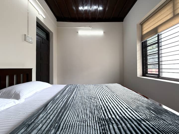 Pvt Room At Ground Floor In A 3bhk, City Centre - Mangaluru