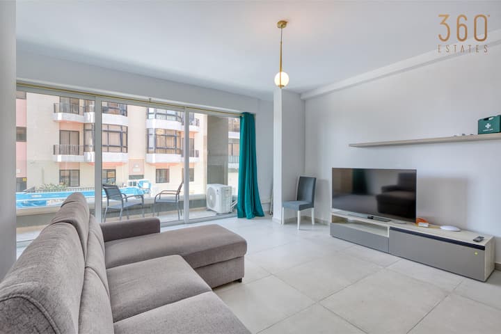 Spacious 3br In Qawra W/ Balconies & Coastal Vibe - Malta