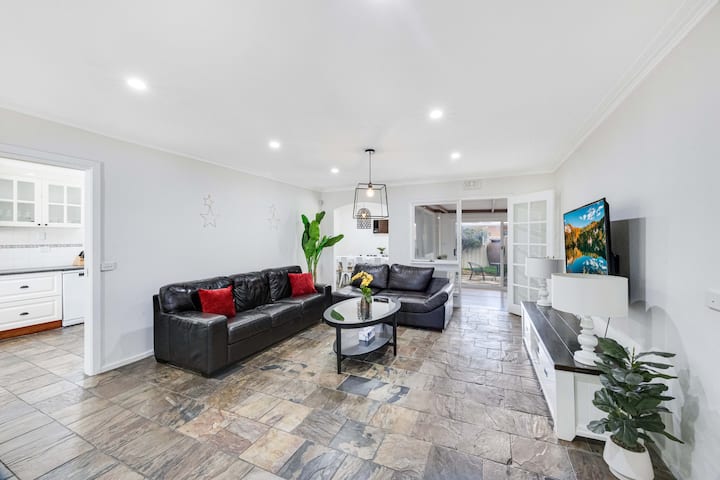 La Rose - Luxury In The West - Williamstown