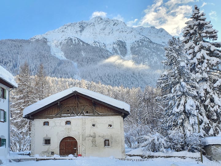 Denkmalgeschützes Engadinerhaus Lavin Unterengadin - Guarda