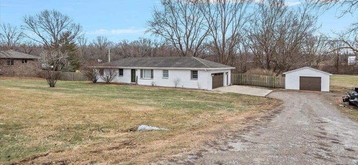 Peaceful Spaulding Orchard Home - Springfield, IL