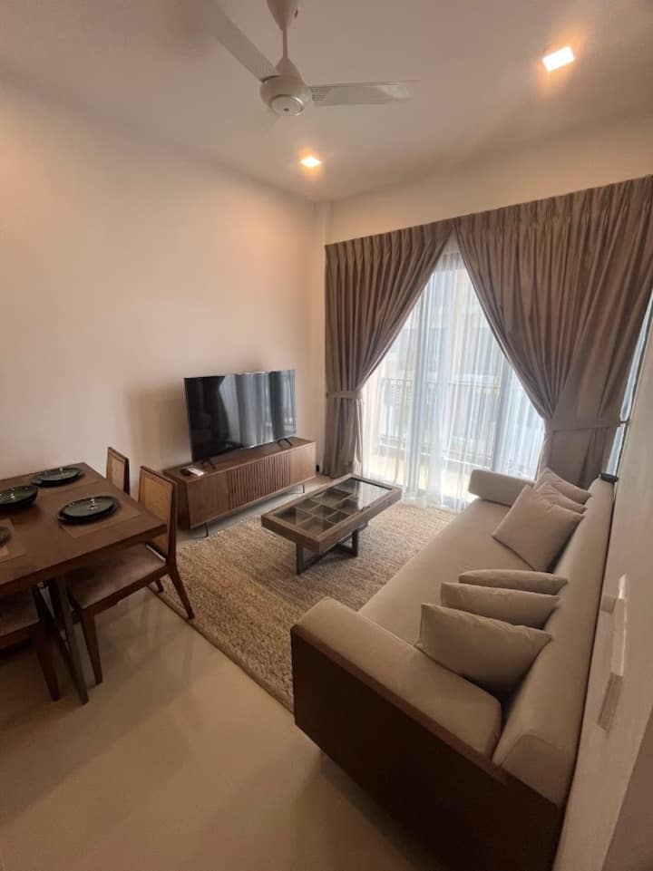 Two Bedroom Apartment With Balcony And City View - Colombo