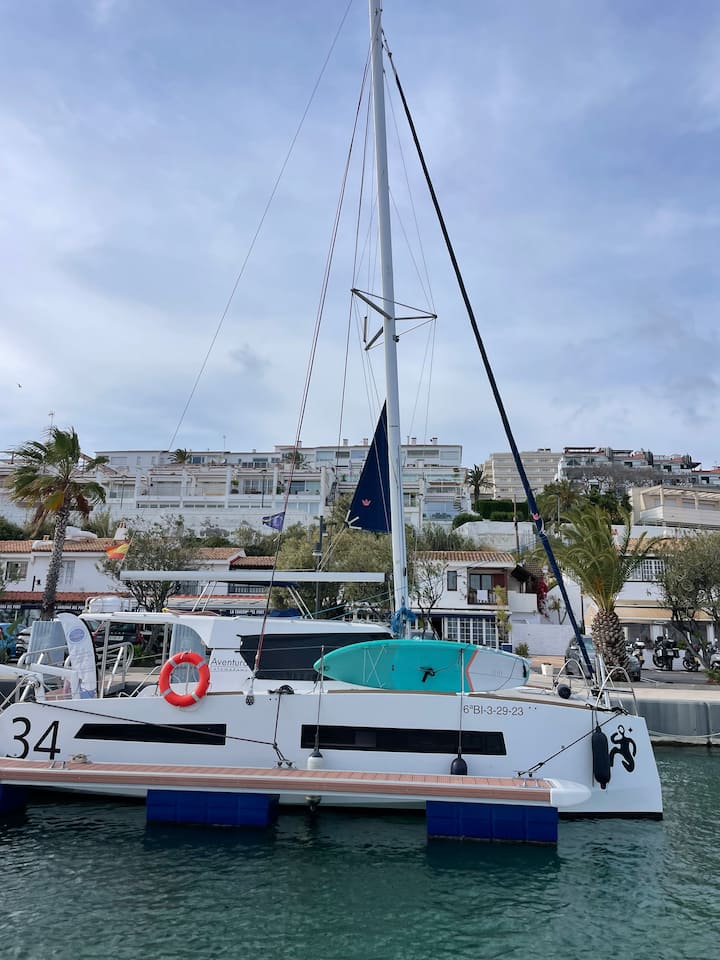 Sitges. Vive La Experiencia A Bordo Del Catamarán. - Sitges