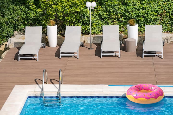 Modern Suite · Terrace, Pool & Parking - El Masnou