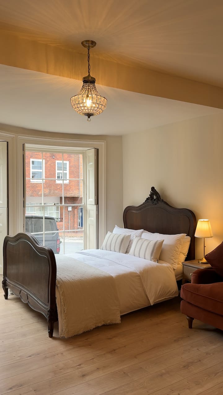 Romantic 1830 Georgian Apartment - Prime Location - Royal Tunbridge Wells
