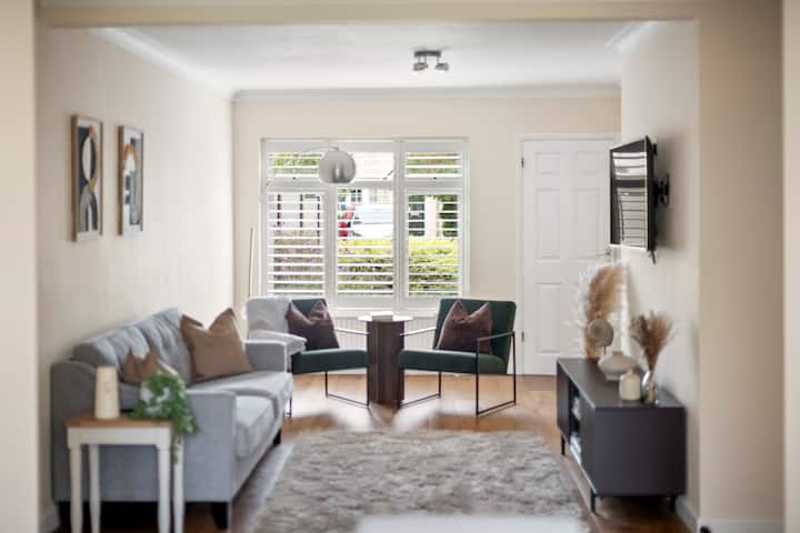 Free Parking | Windsor Castle | Legoland | Ascot - Bracknell