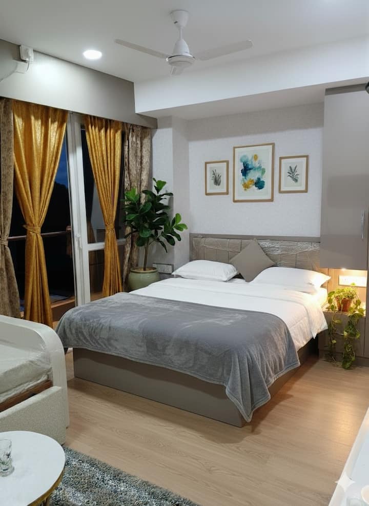 Modern Luxe Flat | Stay, Work Or Relax In Style - Pune