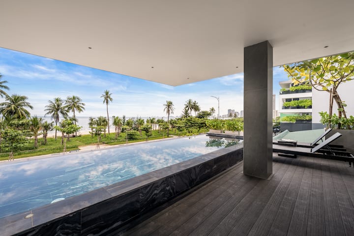 Ocean View Modern Beachfront 6br Villa W/pool - Vietnam
