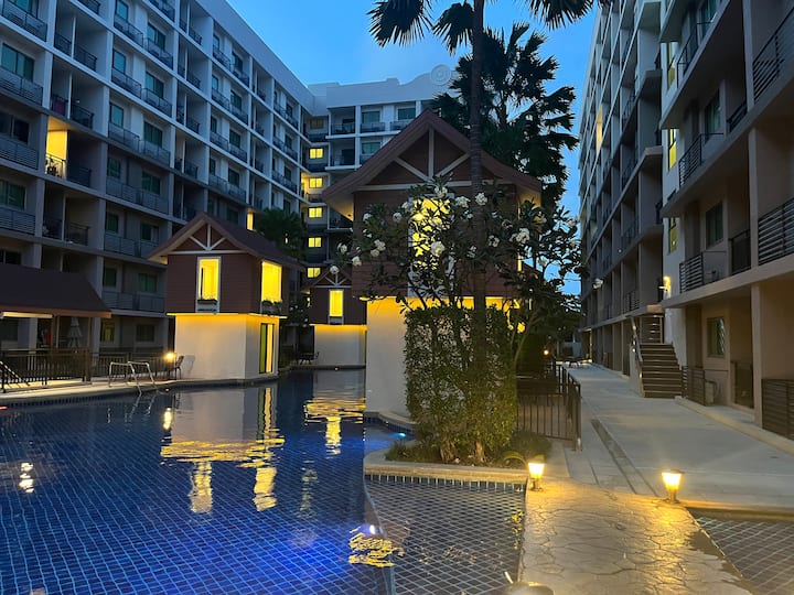 芭提雅网红公寓阿卡迪亚漂亮泳池，高速网络，直达步行街中天海滩，健身桑拿，711便利店，俄罗斯夜市 - Pattaya City