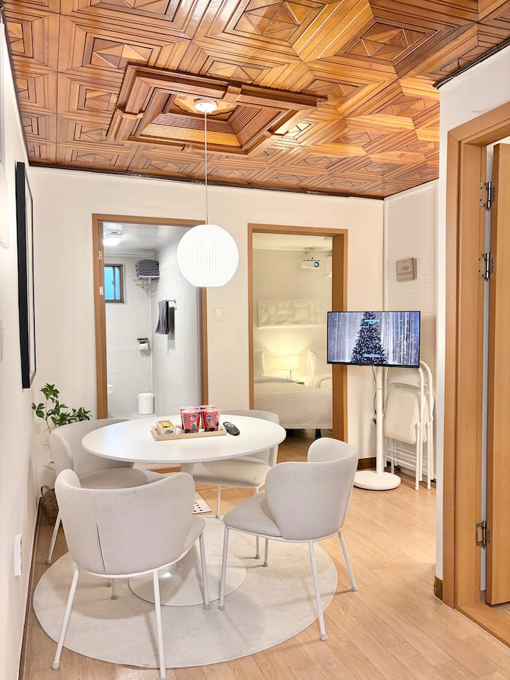 장기숙박 전용/세브란스병원/ 이대역 도보 5분/5박이상 픽업서비스/영화관 - Seoul