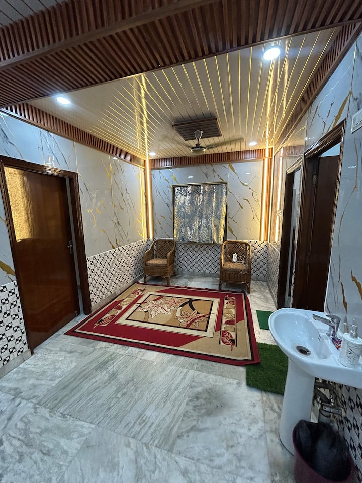 Modern 2bhk W/ Kitchen & Car Parking| Near Sealdah -