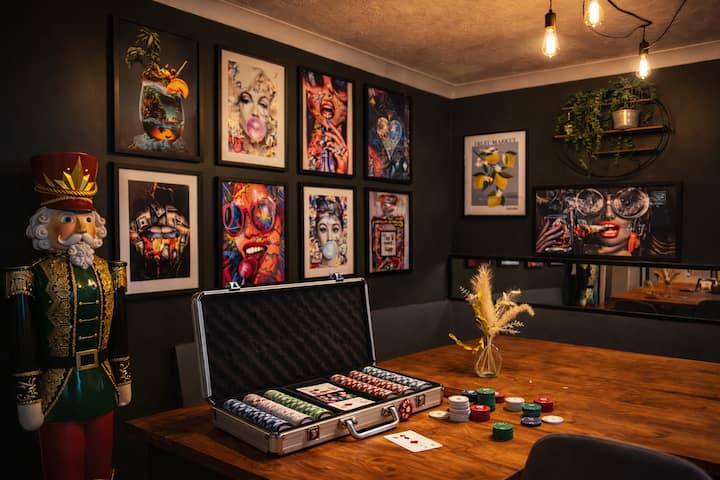 Celebrations In A Central Location, Sleeps 16 - Bournemouth