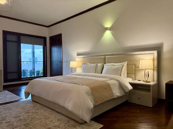 The Penthouse At – Mall Square Meets  The Horizon. - Karachi