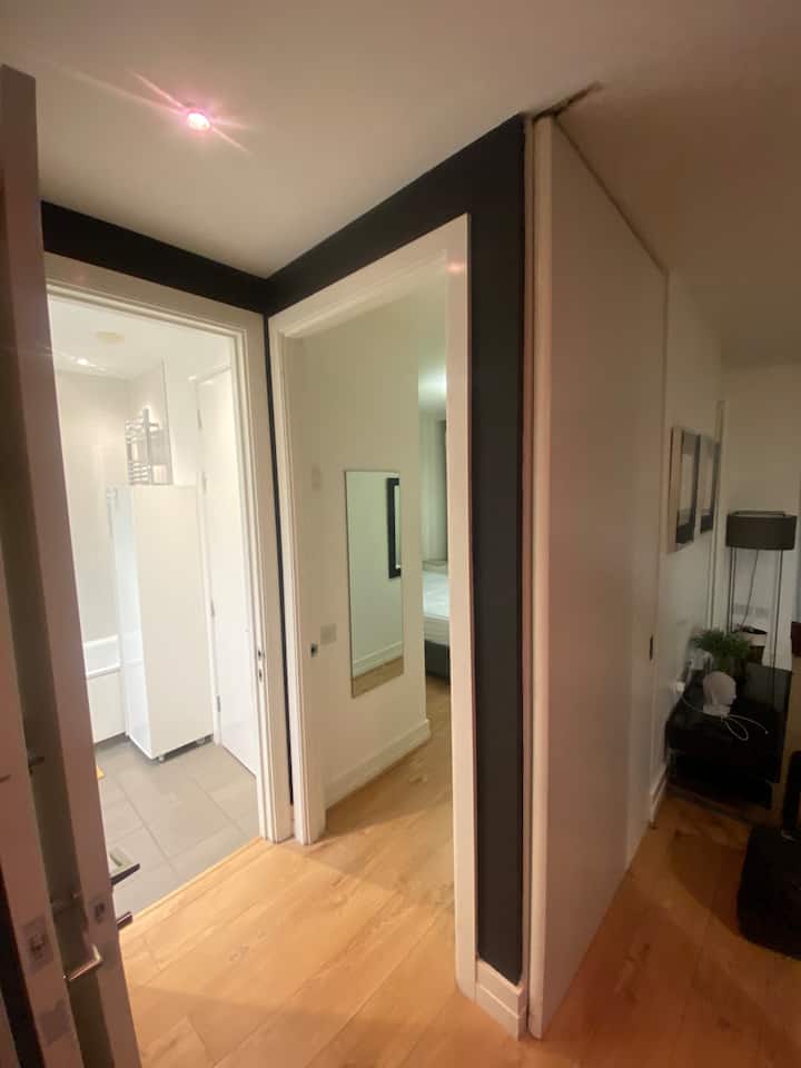 City Centre 1‑bed W/ Balcony, Walk To Station - Leicester