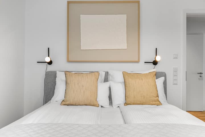 Cruwzo | Regensburg Tower Deluxe Apartment - Donaustauf