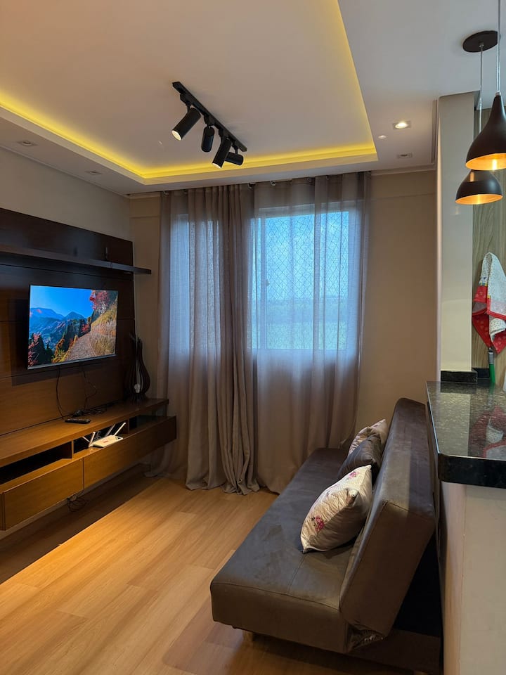 Apto 2 Quartos Mobiliado Divisa Maringá C/ Ar / Tv - Maringá