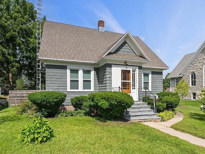 Walkable Sturgeon Bay Retreat - Sturgeon Bay, WI