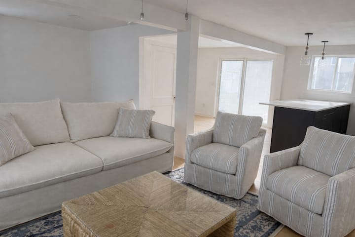 Cozy Chalker Beach Cottage - Old Saybrook, CT